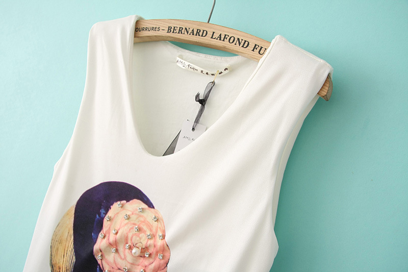 Beautiful Girl Designer Diamond Pattern Vest Long Sections T-shirt on ...